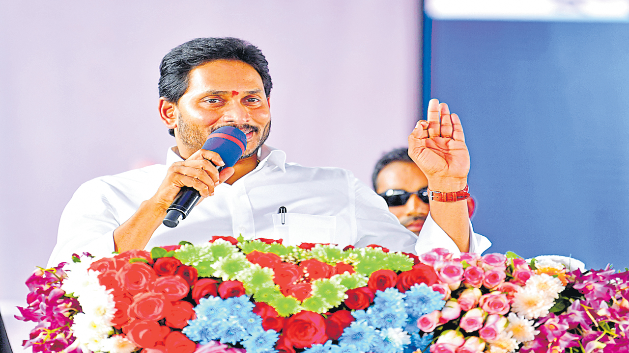 CM JAGAN: సెప్టెంబరు నుంచి విశాఖలోనే కాపురం | From September ...
