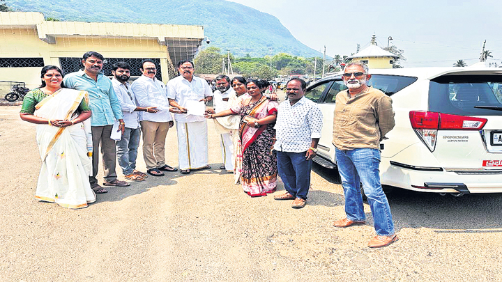 దేవదాయ మంత్రి కూడా గర్భగుడిలోకి వెళ్లకూడదు | Devadaya minister should ...