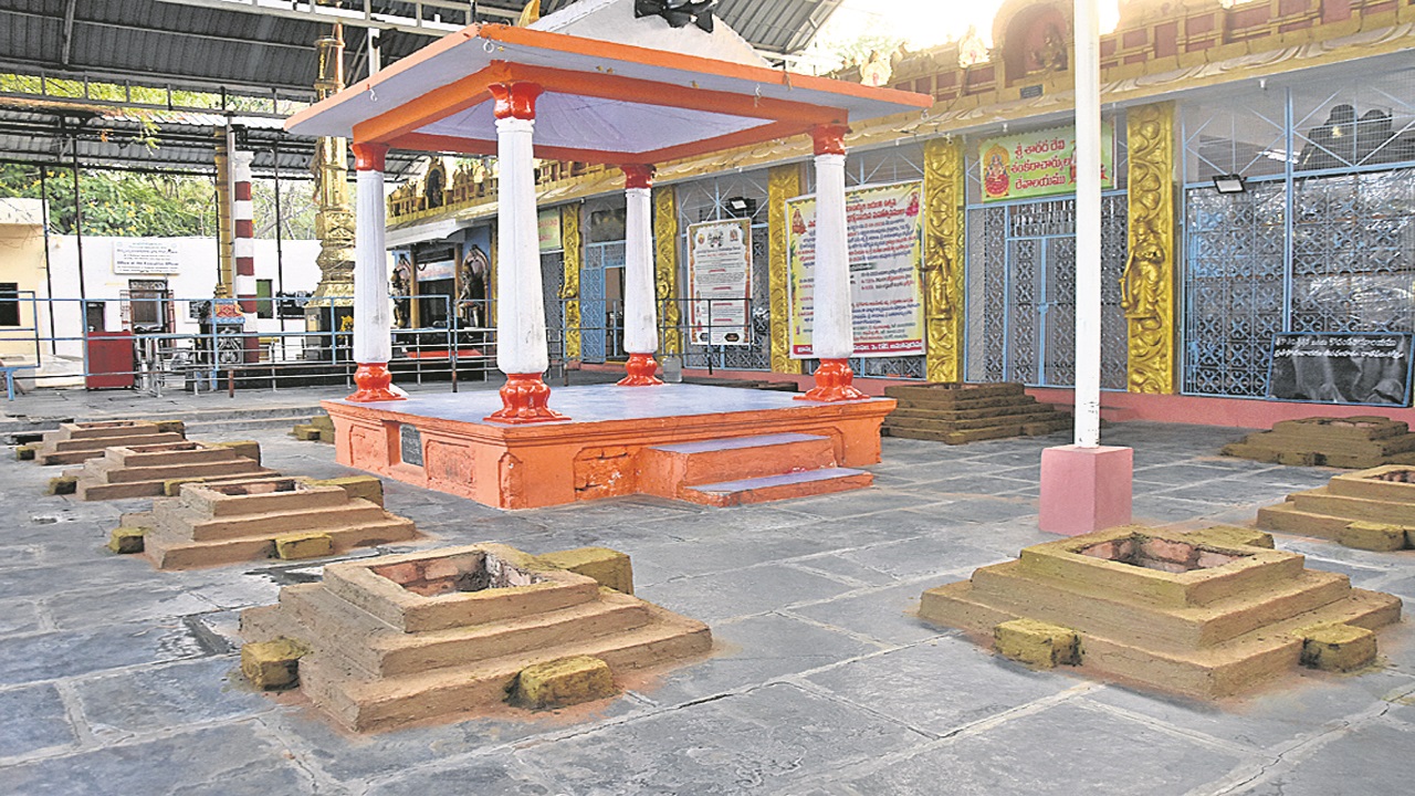 ఆదిదేవుడి ఆలయానికి ’వంద‘నం | 'Vanda' to the temple of Adi Dev