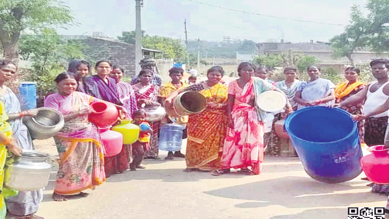 నీటికోసం నిరసన | Protest for water