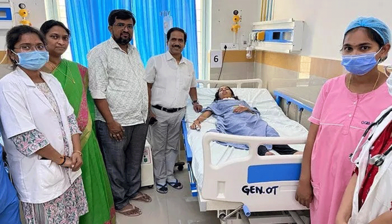జీజీహెచ్‌లో గొంతుకు అరుదైన శస్త్రచికిత్స | A rare throat surgery at GGH