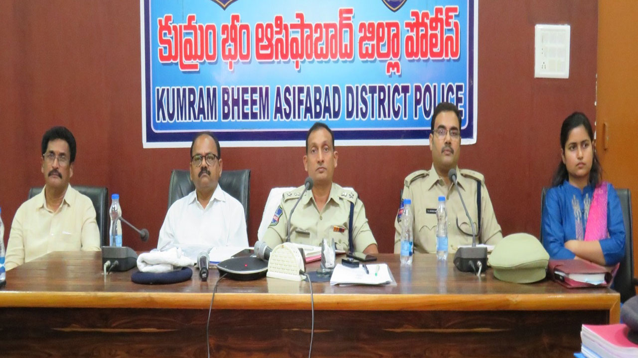 ఆసిఫాబాద్‌ జిల్లాలో ధాన్యంపై నిఘా కోసం చెక్‌పోస్టులు: ఎస్పీ సురేష్ ...