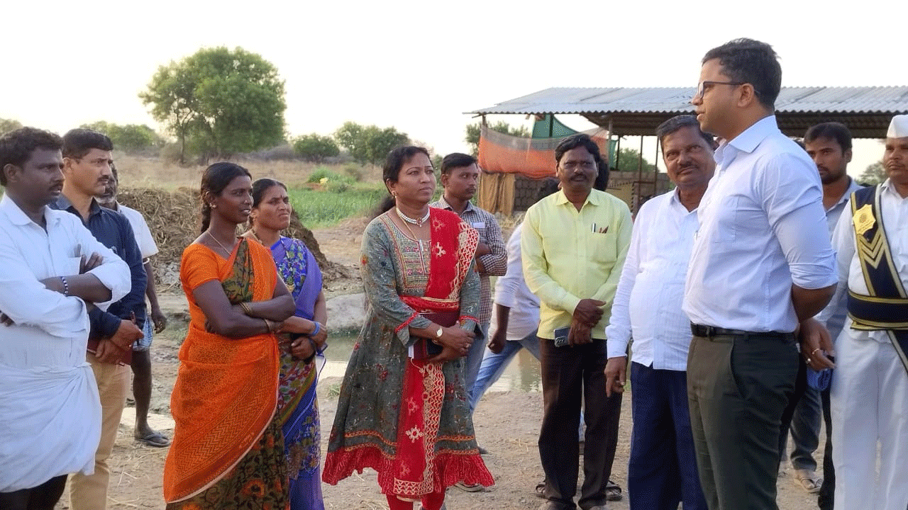 ‘దళితబంధు’ లబ్ధిదారులు ఆర్థికంగా ఎదిగేలా చూడాలి | The beneficiaries of ...