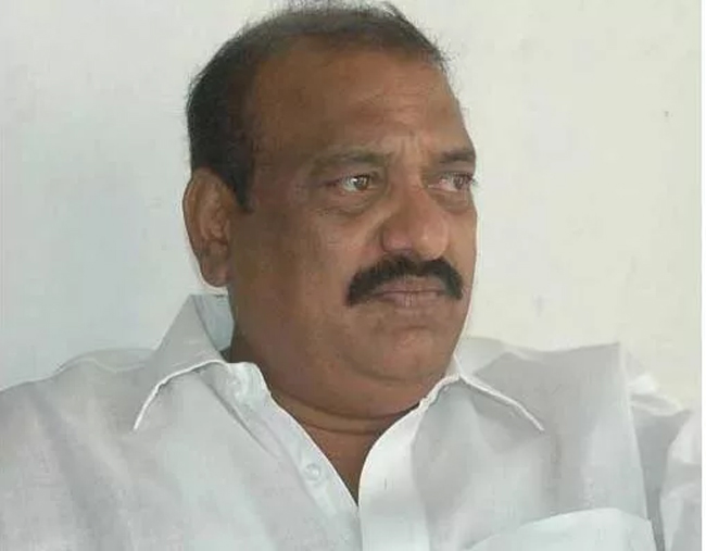 JC Prabhakar Reddy : తాడిపత్రిలో మరోసారి హైటెన్షన్.. రోడ్డుపై అడ్డంగా ...