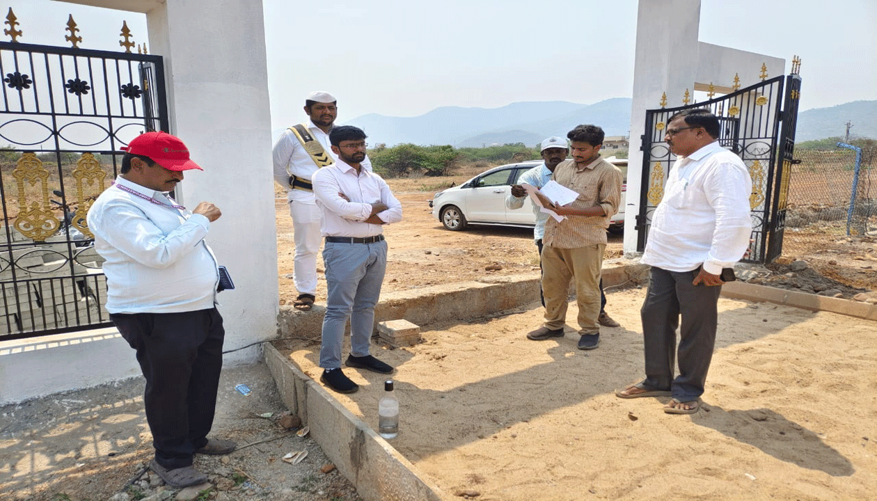 జర్నలిస్టు కాలనీ పార్కులో ఎక్వి్‌పమెంట్‌ అమర్చాలి | Equipment should be ...