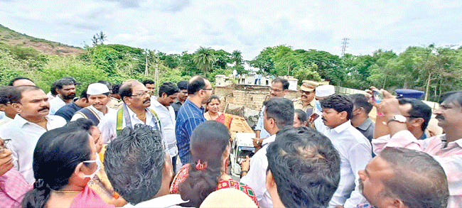 బాహుదాపై తాత్కాలిక వంతెన | Temporary bridge over Bahuda