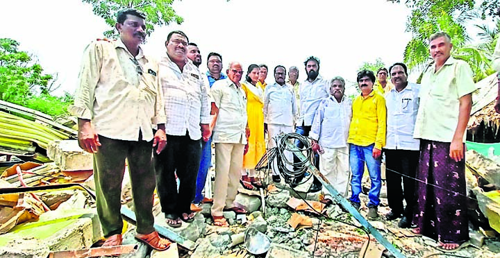 వైసీపీప్రభుత్వాన్ని ప్రజలే కూల్చేస్తారు | The people will bring down ...