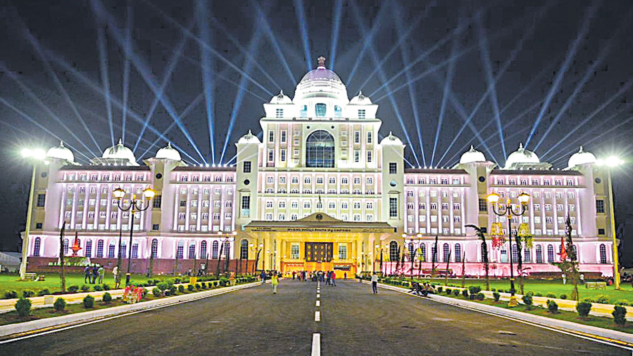 TS New Secretariat: సారొస్తారొస్తారా! | TS New Secretariat CM KCR
