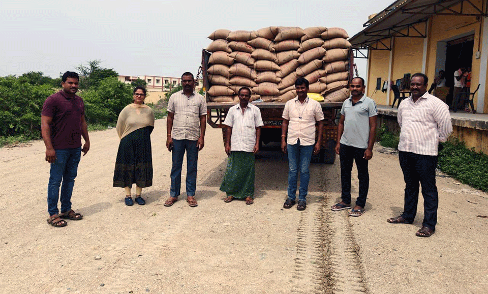 రేషన్‌ బియ్యం పట్టివేత | Ration rice harvesting