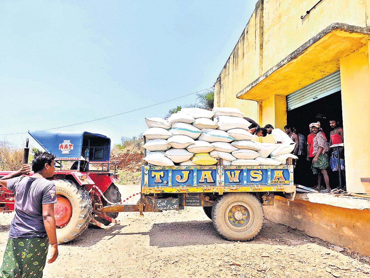రేషన్‌బియ్యం పట్టివేత - కేసు నమోదు | Ration rice tracking ...