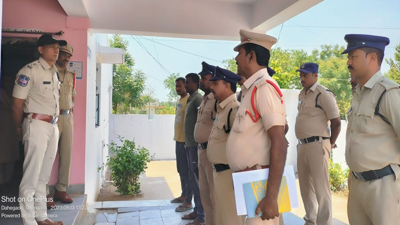 ప్రజల మన్ననలు పొందేలా విధులు నిర్వహించాలి: ఎస్పీ సురేష్‌కుమార్ ...