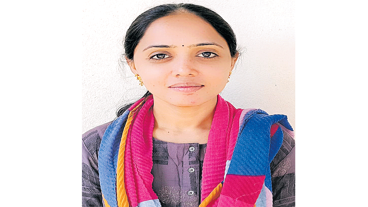 వరంగల్‌ జిల్లాలో మహిళా జేపీఎస్‌ ఆత్మహత్య | Women in Warangal district ...