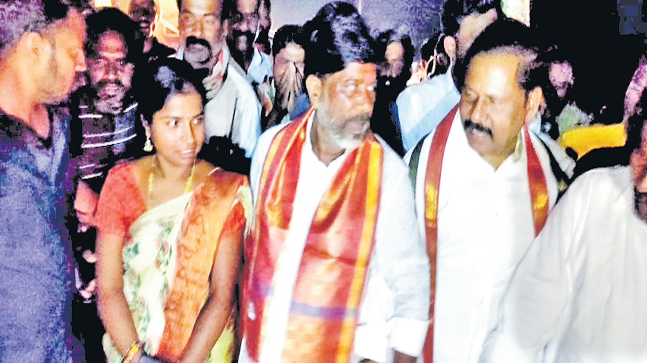 వికారాబాద్‌ జిల్లాలోకి భట్టి పాదయాత్ర | Bhatti Padayatra into Vikarabad ...