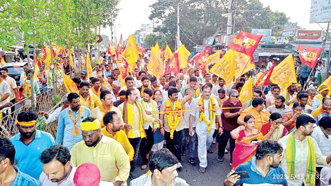 సంఘీభావంగా.. | Rally of TDP leaders in support of Lokesh Padayatra