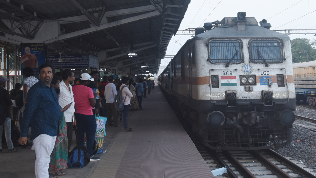 కోరమాండల్‌ కుదుపు | coramandal train mishap ..stituation in west godavari