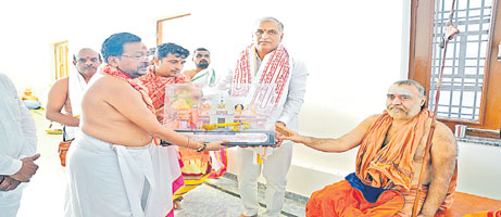 గొప్ప ఆధ్యాత్మిక కేంద్రంగా వర్గల్‌ విద్యాధరి క్షేత్రం | Vargal ...