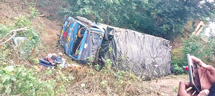 బాహుదా నదిలోకి దూసుకెళ్లిన లారీ | A lorry that plunged into the Bahuda ...