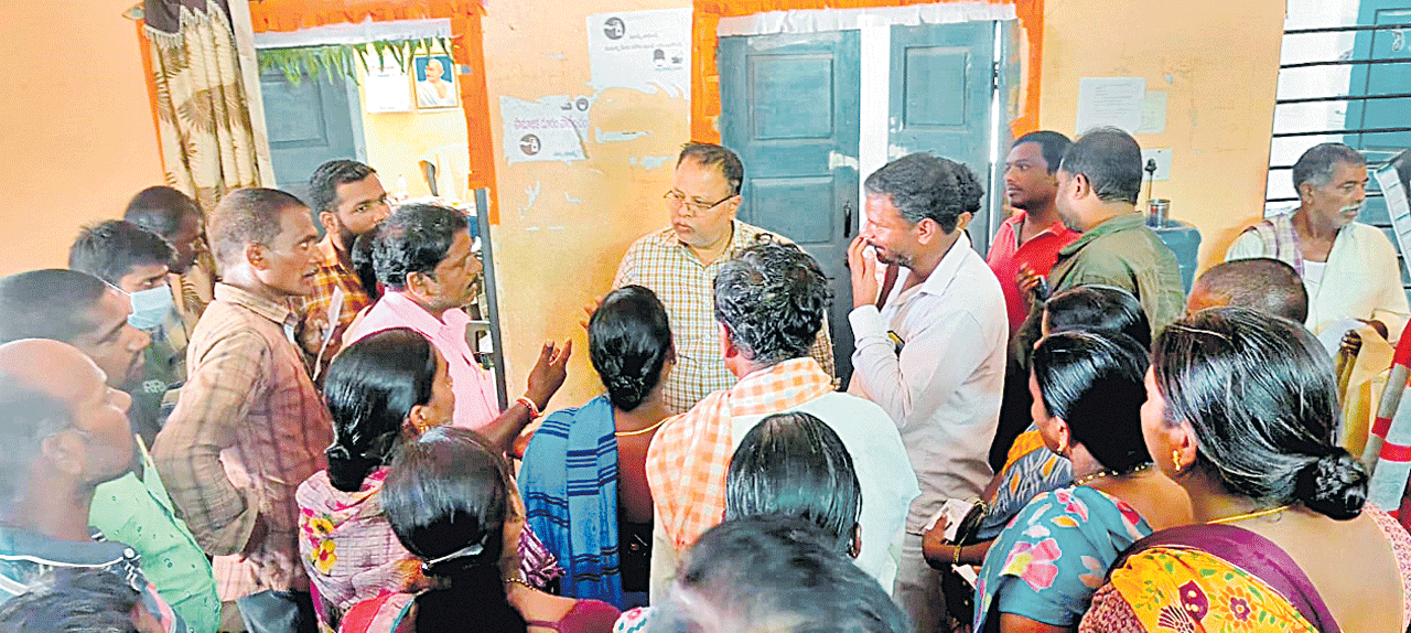 సర్వర్‌ బిజీ దరఖాస్తుదారుల ఆందోళన Server Busy Applicants Concern