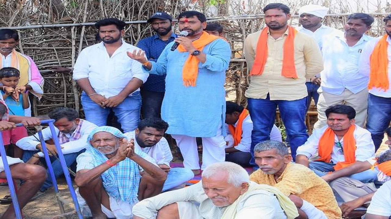దళితబంధు పథకంలో కమీషన్ల దందా | Danda of Commissions in Dalit Bandhu Scheme