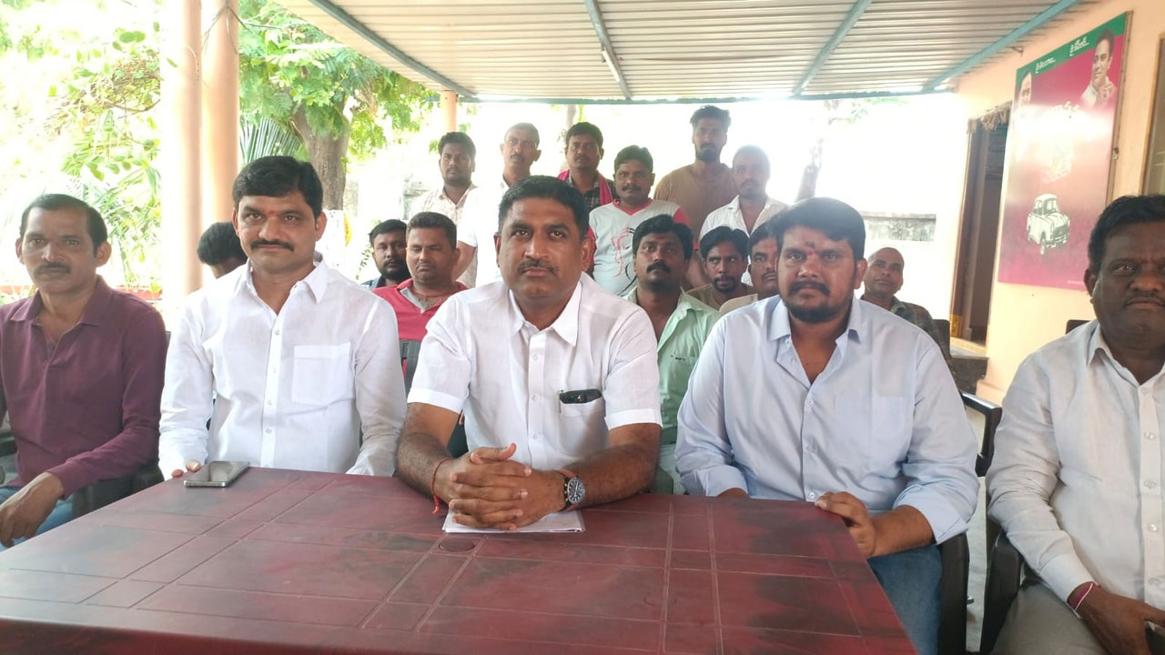 చెరువు శిఖం భూమిని కబ్జా చేస్తే గుణపాఠం చెబుతాం | If Cheruvu Sikham ...