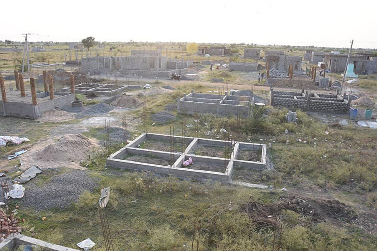 ఇల్లు.. ఇంకెప్పుడో? | house too late