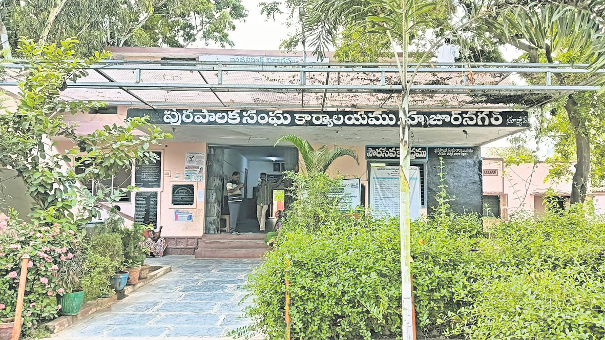 హుజూర్‌నగర్‌ మునిసిపాలిటీలో ఆధిపత్యపోరు | Dominant in Huzurnagar ...