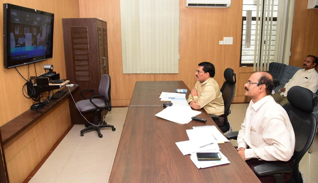 నిర్ణీత గడువులోగా భూరీసర్వే పూర్తి చేస్తాం: జేసీ | We will complete the ...