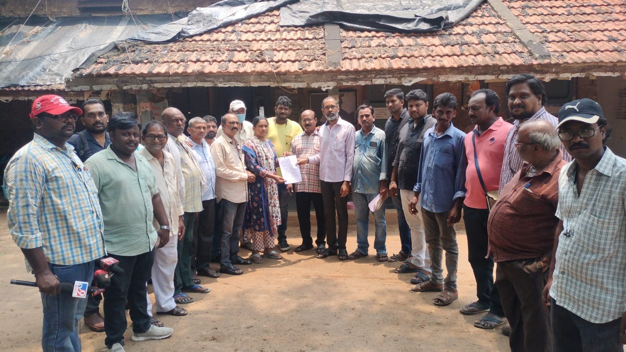 జర్నలిస్టులపై దాడులు సిగ్గుచేటు | journalistpee dhadulu siggu chetu