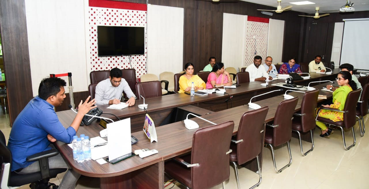 పరిశ్రమలకోసం 2వేల ఎకరాలు సేకరించాలి | 2 thousand acres should be ...