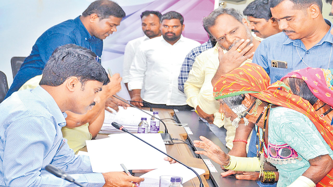 ప్రజావాణికి 231 దరఖాస్తులు | 231 applications for Prajavani