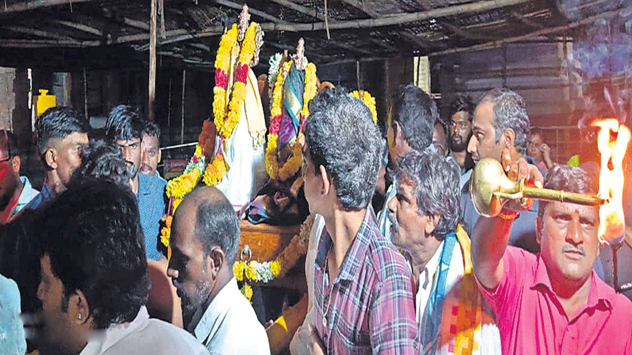 వైభవంగా పల్లకీ సేవ | pallaki seva in yaganti temple