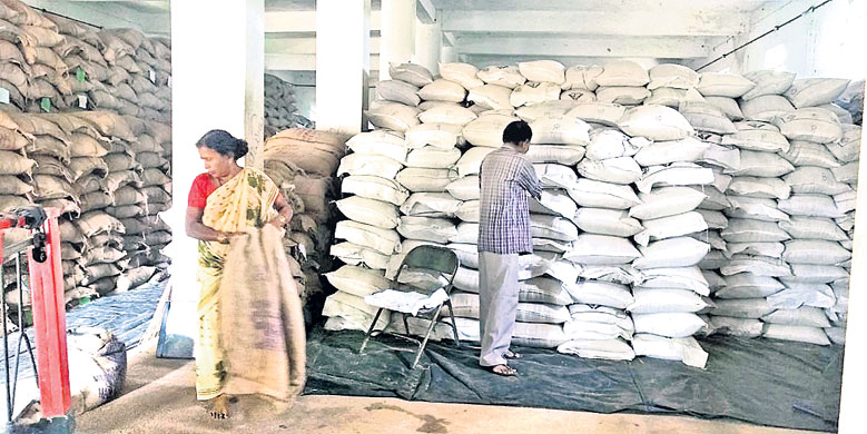 రేషన్‌ గోధుమ పిండికి స్వస్తి! | An end to ration wheat flour!