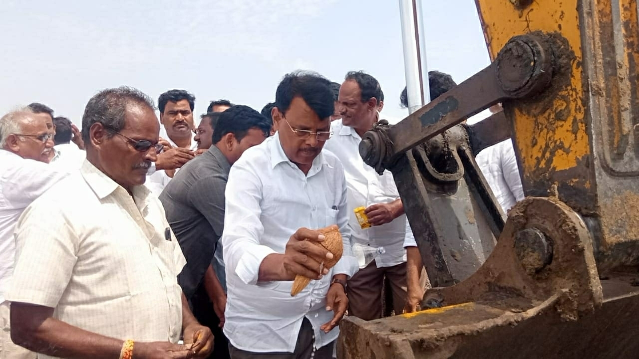 అభివృద్ధి పనులు చేపడుతున్నా రైతులు రావడం లేదు | koduru news