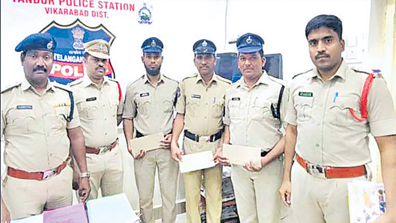 నాలుగేళ్లకు దొంగను పట్టుకున్న పోలీసులు | The police caught the thief ...