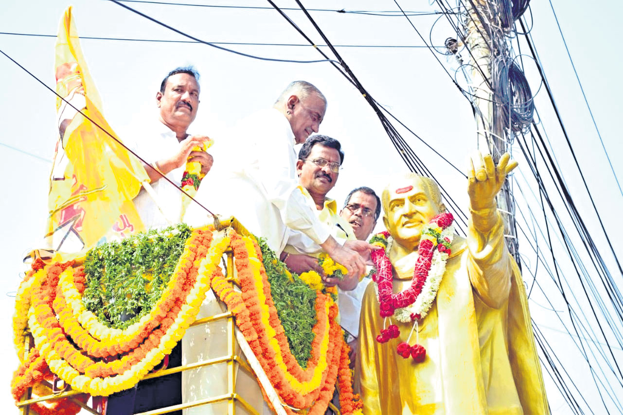 ఎన్టీఆర్‌కు భారతరత్న ఇవ్వాలి | Bharat Ratna should be given to NTR