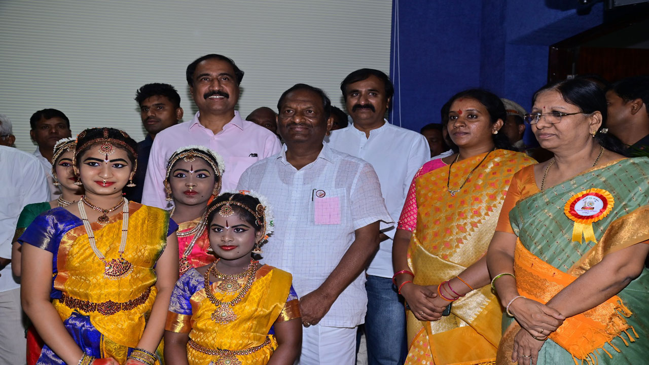 ప్రత్యేక రాష్ట్ర ఉద్యమంలో కవులు, కళాకారుల పాత్ర అనిర్వచనీయం | The role ...