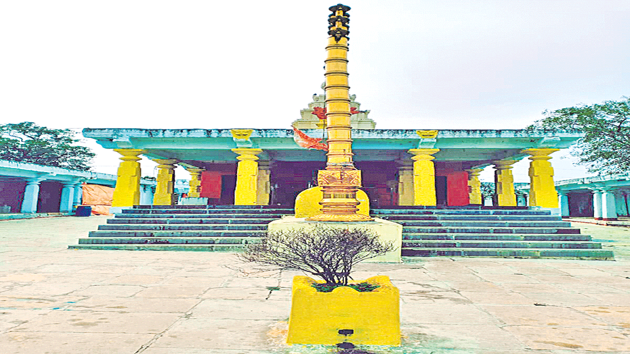 Sitarampur Temple Land: దేవుడి భూమినీ వదల్లే! | Do not leave God's land