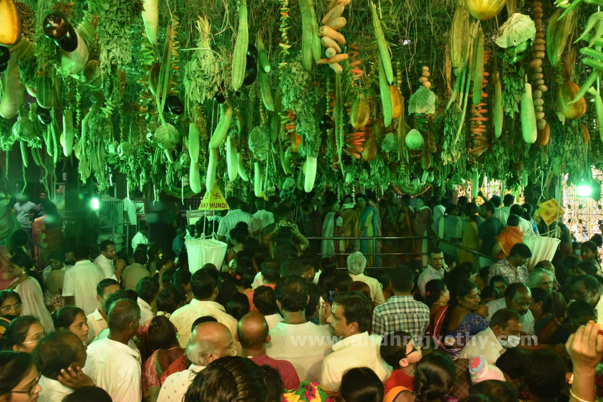 శాకంబరిగా ఉజ్జయిని మహంకాళి | Mahankali of Ujjain as Shakambari