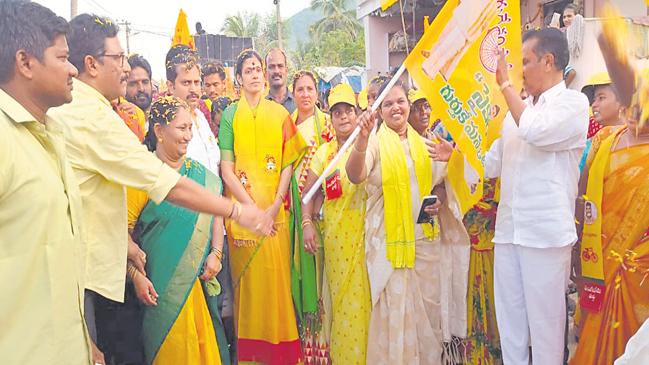 ‘వైసీపీ పాలన శూన్యం’ | tuni tdp incharge yanamala divya visit
