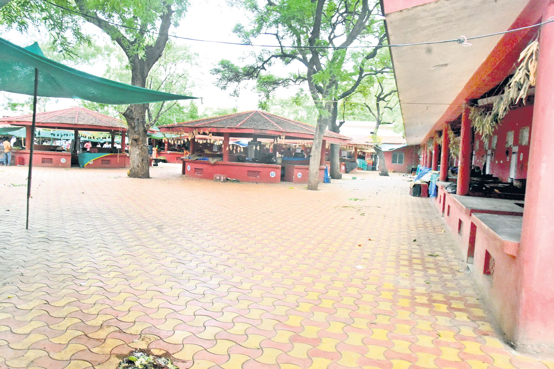 మధ్యాహ్నానికే రైతుబజార్‌ ఖాళీ | Rythu Bazar is empty in the afternoon