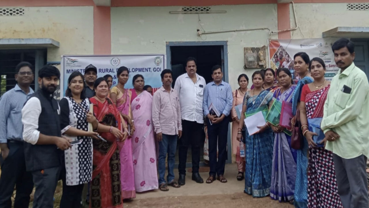 డ్వాక్రా సంఘాల నిర్వహణ భేష్‌ | Dwakra societies maintenance good