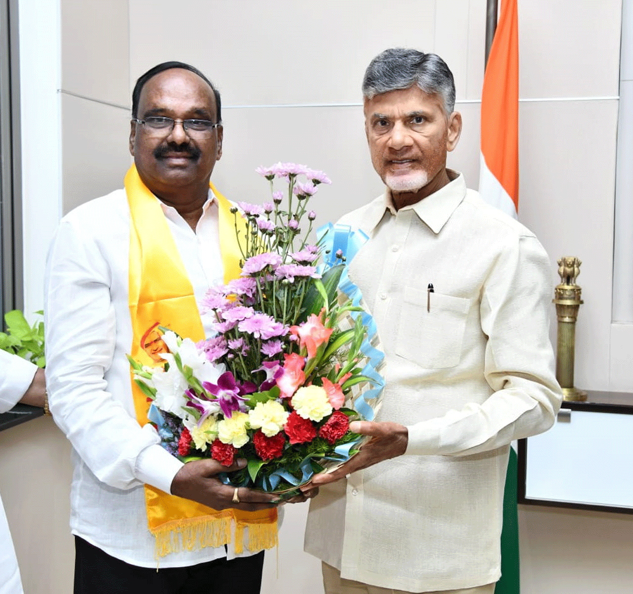 టీడీపీలోకి ఐపీఎస్‌ అధికారి | IPS officer into TDP