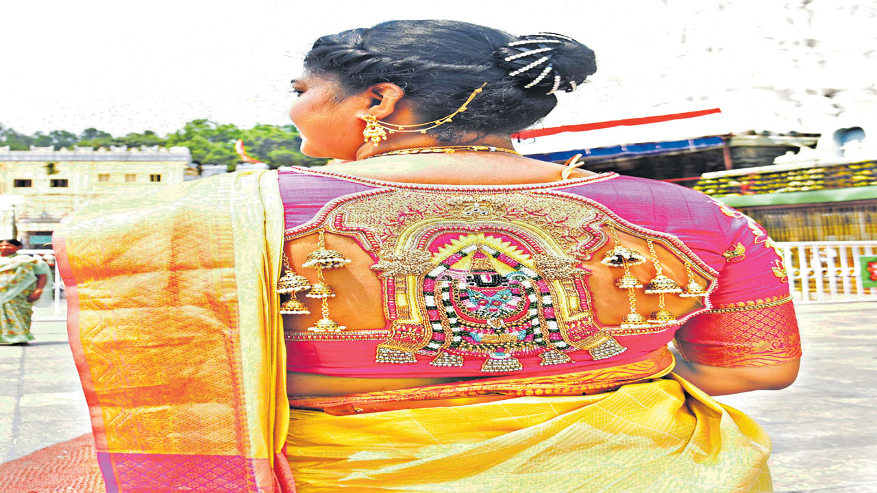 శ్రీవారి చిత్రంతో బ్లౌజ్‌ | Blouse with Srivari image mvs