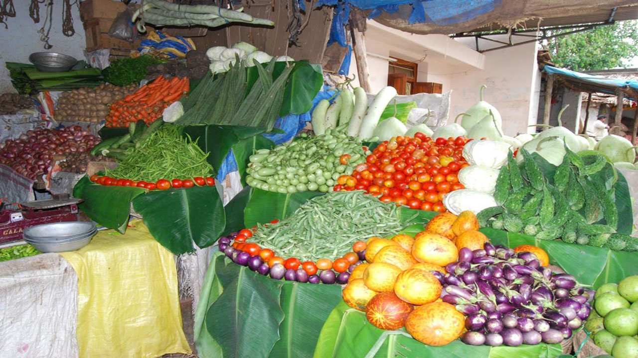 ధర.. దడ | Vegetable rates too high