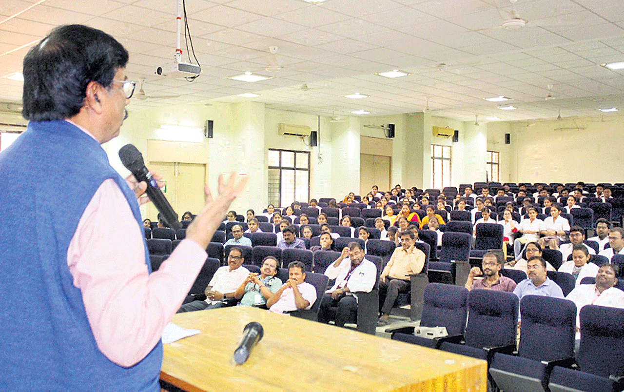 రిమ్స్‌ ఏర్పాటుకు వైఎస్‌ఆర్‌ విశేష కృషి | YSR contributed significantly ...