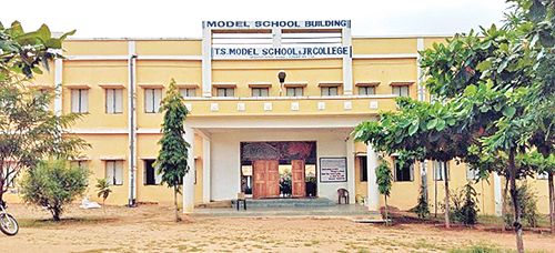 మోడల్‌ స్కూళ్లల్లో బదిలీలు షురూ | Transfers started in model schools