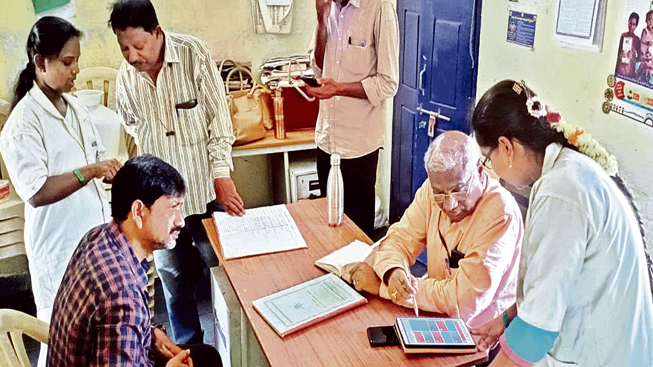 పరిసరాల పరిశుభ్రతతో వ్యాధులు దూరం | Diseases away with clean environment