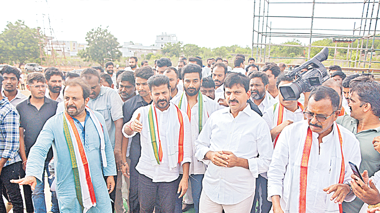 Revanth Reddy: గోడ కట్టినా.. దూకొస్తారు | Even if a wall is built, they ...