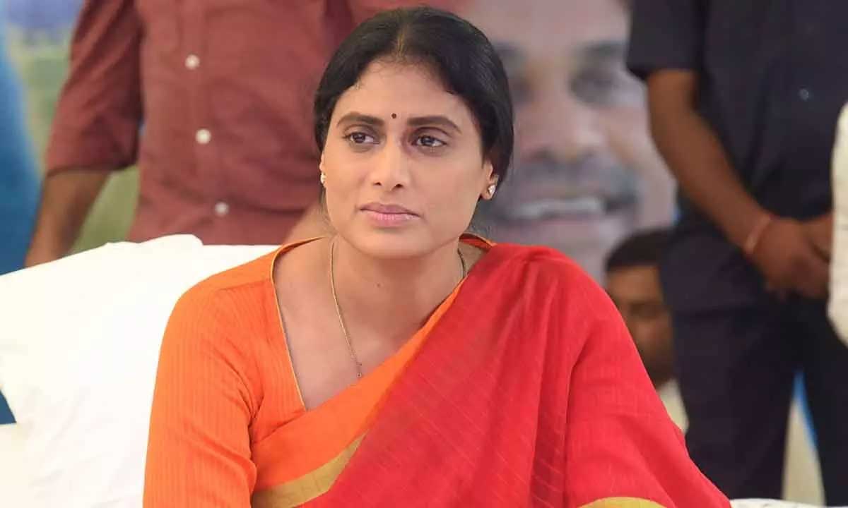 YS Sharmila: పాస్‌బుక్‌ కలర్ మారిందే తప్ప.. దానితో ఒరిగిందేమిలేదు: షర్మిల | telangana news ys ...
