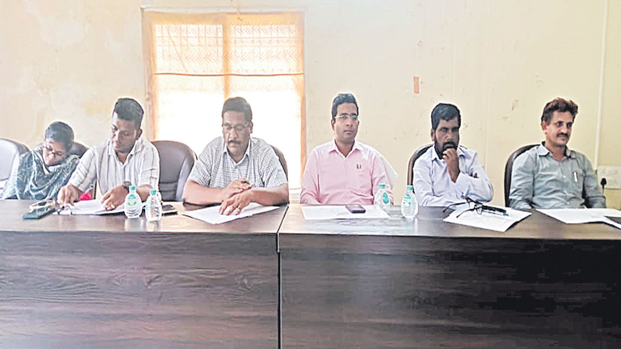 అల్లాపూర్‌లో 27 ఓపెన్‌ ప్లాట్ల బహిరంగ వేలం | Public auction of 27 open ...